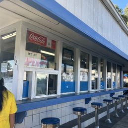 H & W DRIVE IN - Updated December 2025 - 204 Photos & 545 Reviews - 121 ...