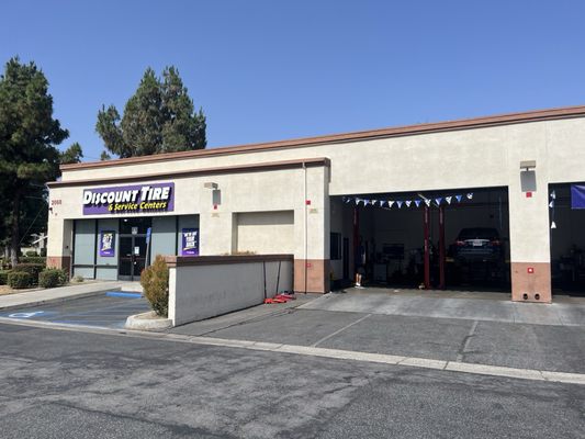 DISCOUNT TIRE & SERVICE CENTERS - Updated September 2025 - 83 Photos ...