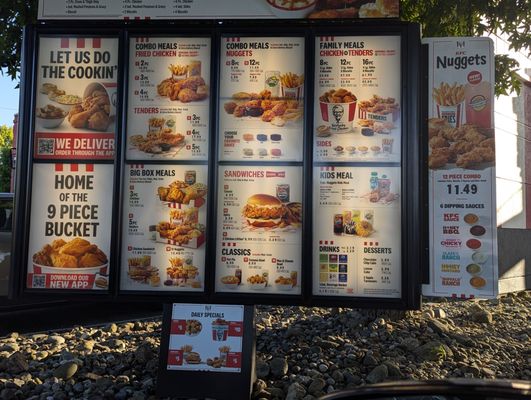 KFC - Updated July 2025 - 35 Photos & 58 Reviews - 7407 Evergreen Way ...