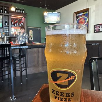 ZEEKS PIZZA - Updated December 2025 - 95 Photos & 249 Reviews - 2525 NE ...