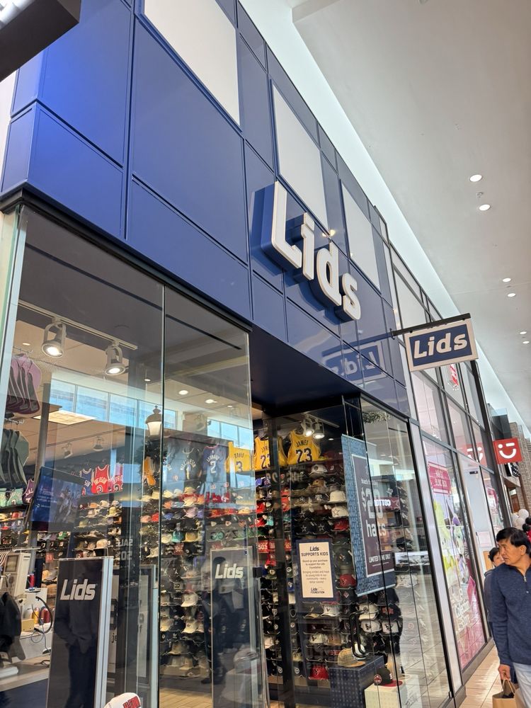 LIDS LOCKER ROOM - Updated December 2025 - 12 Reviews - 900 Gessner Rd ...