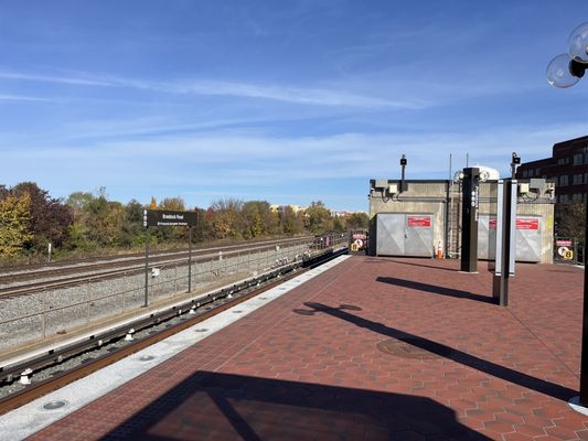 BRADDOCK ROAD METRO STATION - Updated August 2025 - 21 Photos & 15 ...