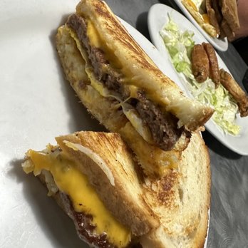 DIGGER’S DINER - BRENTWOOD - Updated May 2024 - 449 Photos & 635 ...