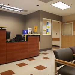 MACNEAL HOSPITAL - 31 Photos & 106 Reviews - 3249 S Oak Park Ave ...