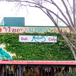 MONJUNIS ITALIAN CAFE AND GROCERY - Updated July 2025 - 132 Photos ...