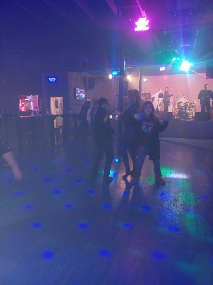 THE BLUE HOUSE BAR & LOUNGE - Updated December 2025 - 820 San Pedro Ave ...