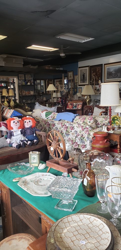 BEAR CREEK FURNITURE AND ANTIQUES - Updated November 2025 - 7B Main St ...