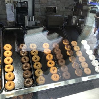 ROUND ROCK DONUTS - Updated June 2024 - 2369 Photos & 3242 Reviews ...