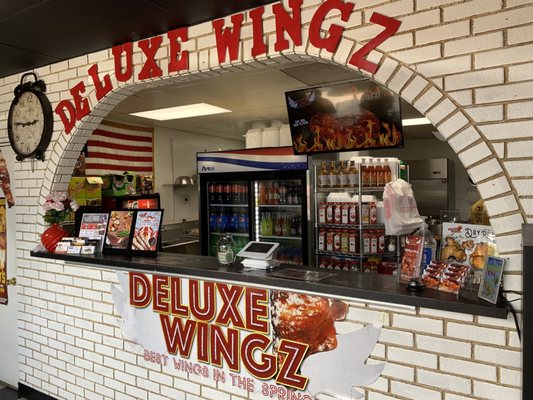 DELUXE WINGZ - 63 Photos & 63 Reviews - 3869 Astrozon Blvd, Colorado ...