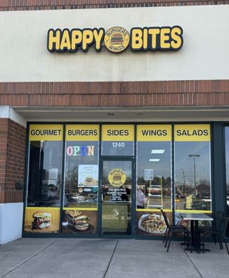 HAPPY BITES BURGER & WINGS - Updated October 2025 - 32 Photos & 21 ...