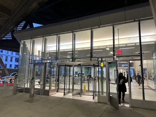 GEORGE WASHINGTON BRIDGE BUS STATION - Updated June 2024 - 29 Photos ...