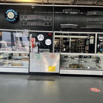 TRUCK SHOP - Updated December 2025 - 382 Photos & 153 Reviews - 739 N ...