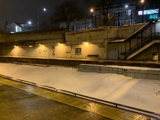 MURRAY HILL LIRR STATION - Updated January 2025 - 13 Photos - 40-30 ...