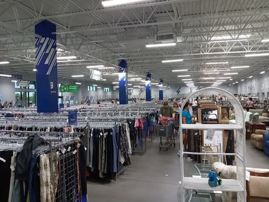 GOODWILL - Updated January 2026 - 27 Reviews - 637 US Hwy 441, Lady ...