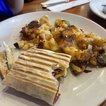 HYLAN DINER - Updated October 2025 - 86 Photos & 173 Reviews - 2561 ...