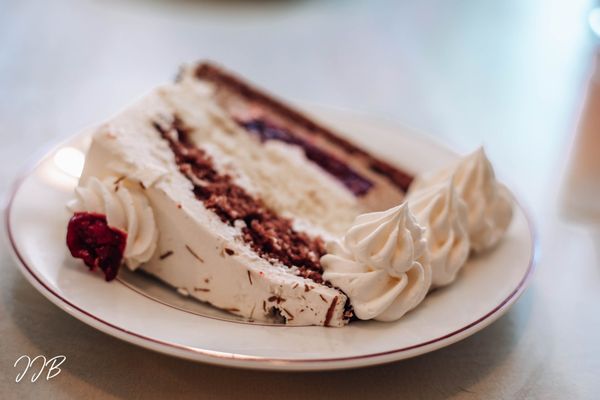 HOFER’S BAKERY & CAFE - Updated August 2024 - 620 Photos & 678 Reviews ...