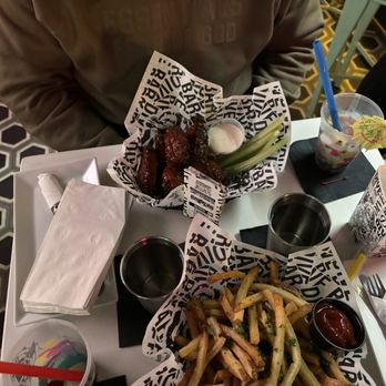 DIVE BAR LIC - Updated October 2025 - 285 Photos & 105 Reviews - 33-10 ...