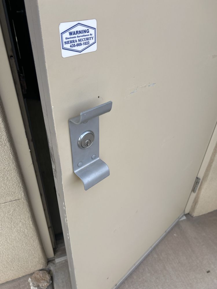 B&E LOCKSMITH - Updated September 2025 - 17 Reviews - 690 N Industrial ...