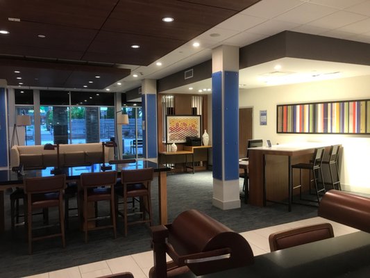 HOLIDAY INN EXPRESS & SUITES SPRINGFIELD NORTH - Updated December 2025 ...