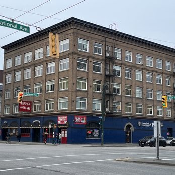 IVANHOE PUB - Updated December 2025 - 74 Photos & 41 Reviews - 1038 ...