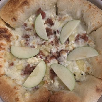 BARNYARD CRAFTHOUSE & EATERY - Updated September 2025 - 410 Photos ...