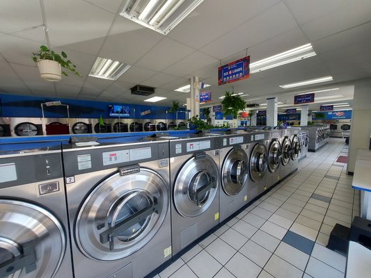 SPIN ZONE COIN LAUNDRY - Updated September 2024 - 73 Photos & 25 Reviews - 1364 E 7th St, Long ...