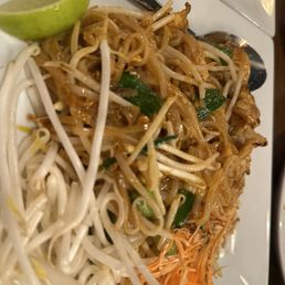 CHADA THAI LYNNWOOD - Updated December 2025 - 106 Photos & 48 Reviews ...