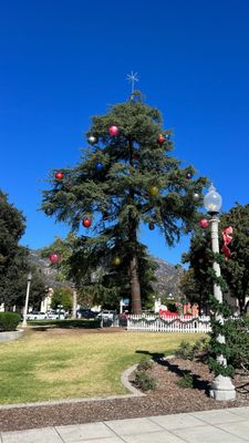 MONROVIA PUBLIC LIBRARY - Updated December 2025 - 116 Photos & 77 ...