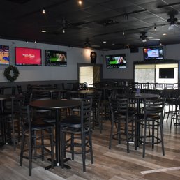 LONGSHOTS SPORTS BAR & GRILL - Updated January 2026 - 34 Photos & 11 ...