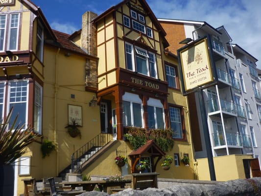 THE TOAD - Updated January 2025 - West Promenade, Colwyn Bay, Conwy ...