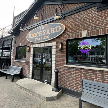 BRICKYARD PUB AND BBQ - Updated December 2025 - 305 Photos & 379 ...