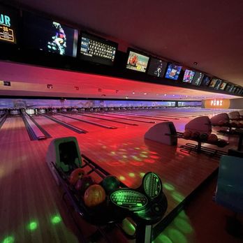 PINZ BOWLING KITCHEN + BAR - Updated October 2025 - 323 Photos & 860 ...