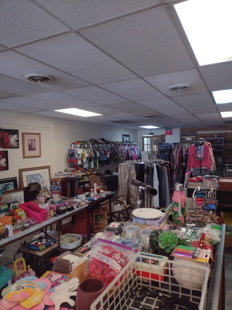 SUNNYSIDE RESALE SHOP - Updated December 2024 - 833 Lexington Ave ...