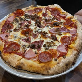 BOOTLEGGERS PIZZA PARLOR - Updated January 2025 - 162 Photos & 220 ...