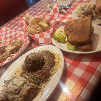 MONJUNIS ITALIAN CAFE - Updated December 2025 - 312 Photos & 207 ...