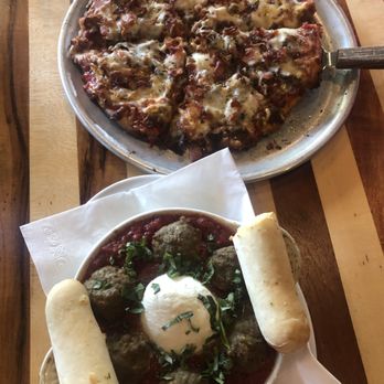 JOCKAMO UPPER CRUST PIZZA - Updated September 2024 - 413 Photos & 718 ...