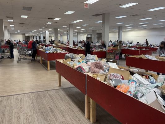 NELLIS OUTLET - Updated September 2025 - 51 Photos & 54 Reviews - 4000 Meadows Ln, Las Vegas ...