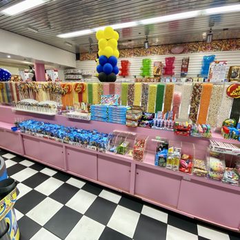 CAROUSEL CANDYLAND - Updated December 2025 - 297 Photos & 151 Reviews ...