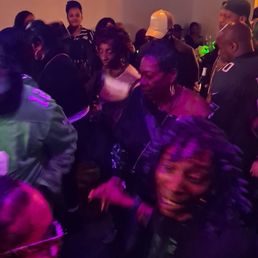 JULZ - Updated December 2025 - 38 Photos & 25 Reviews - 7719 Crittenden ...