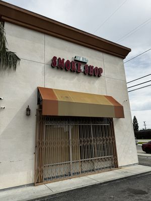 EL RIO SMOKESHOP - Updated October 2025 - 18 Photos - 2860 E Vineyard ...