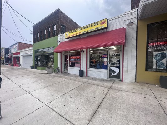 POTOMAC FISH HOUSE & DELI - 33 Photos & 37 Reviews - 3221 Rhode Island ...