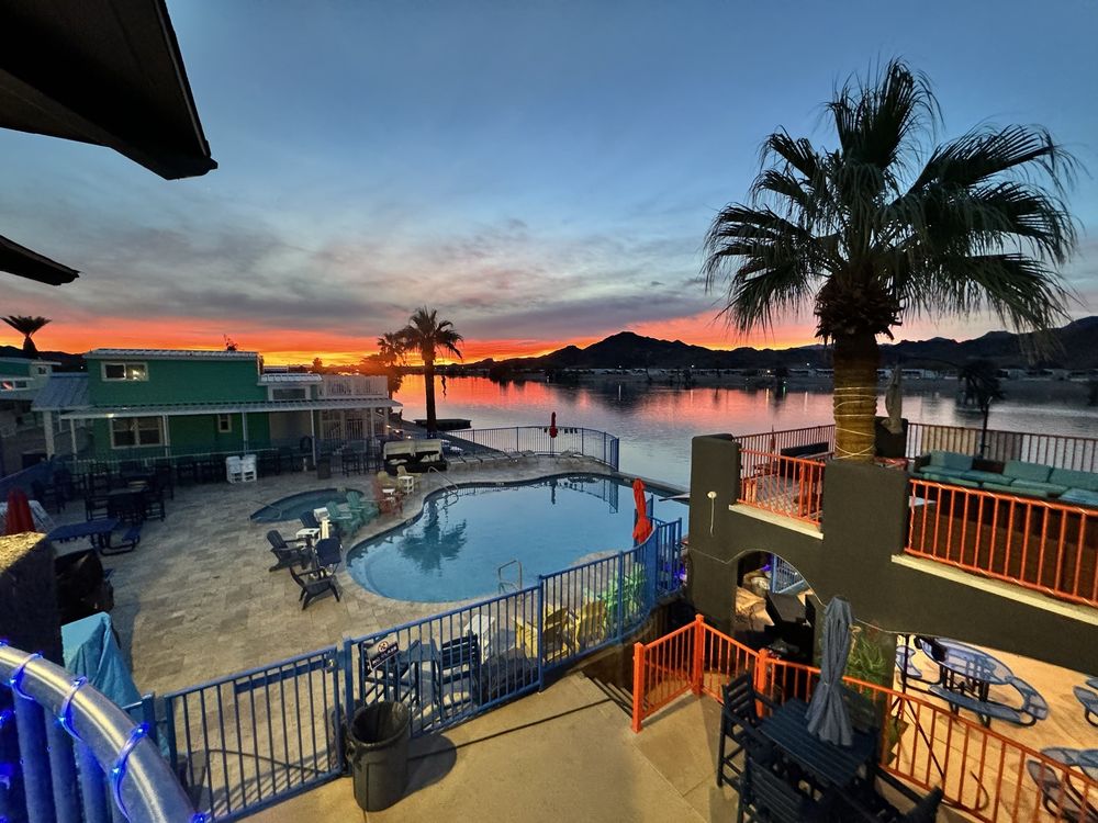 ROADRUNNER RESORT FLOATING DOCK BAR - Updated April 2025 - 50 Photos ...