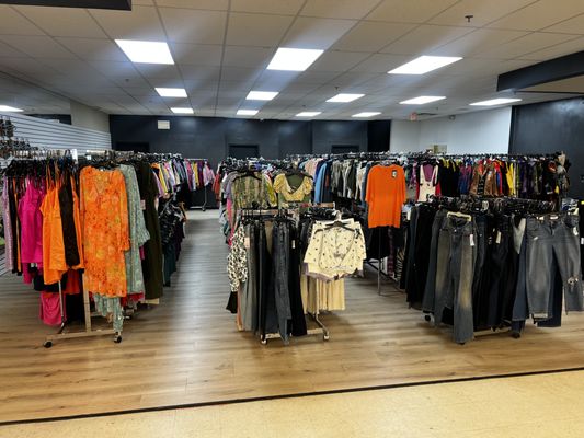 TX HOME OUTLET - Updated October 2025 - 15 Photos - 3322 N Buckner Blvd ...