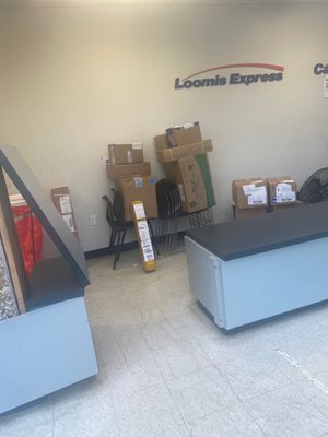 LOOMIS EXPRESS COURIER - Updated January 2026 - 10 Photos & 101 Reviews ...