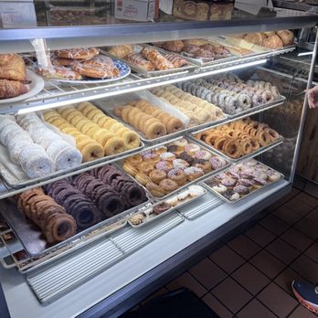 ROLLING PIN DONUTS - Updated February 2025 - 819 Photos & 940 Reviews ...
