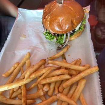 19 HANDLES PUB & GRILL - Updated July 2024 - 436 Photos & 450 Reviews ...