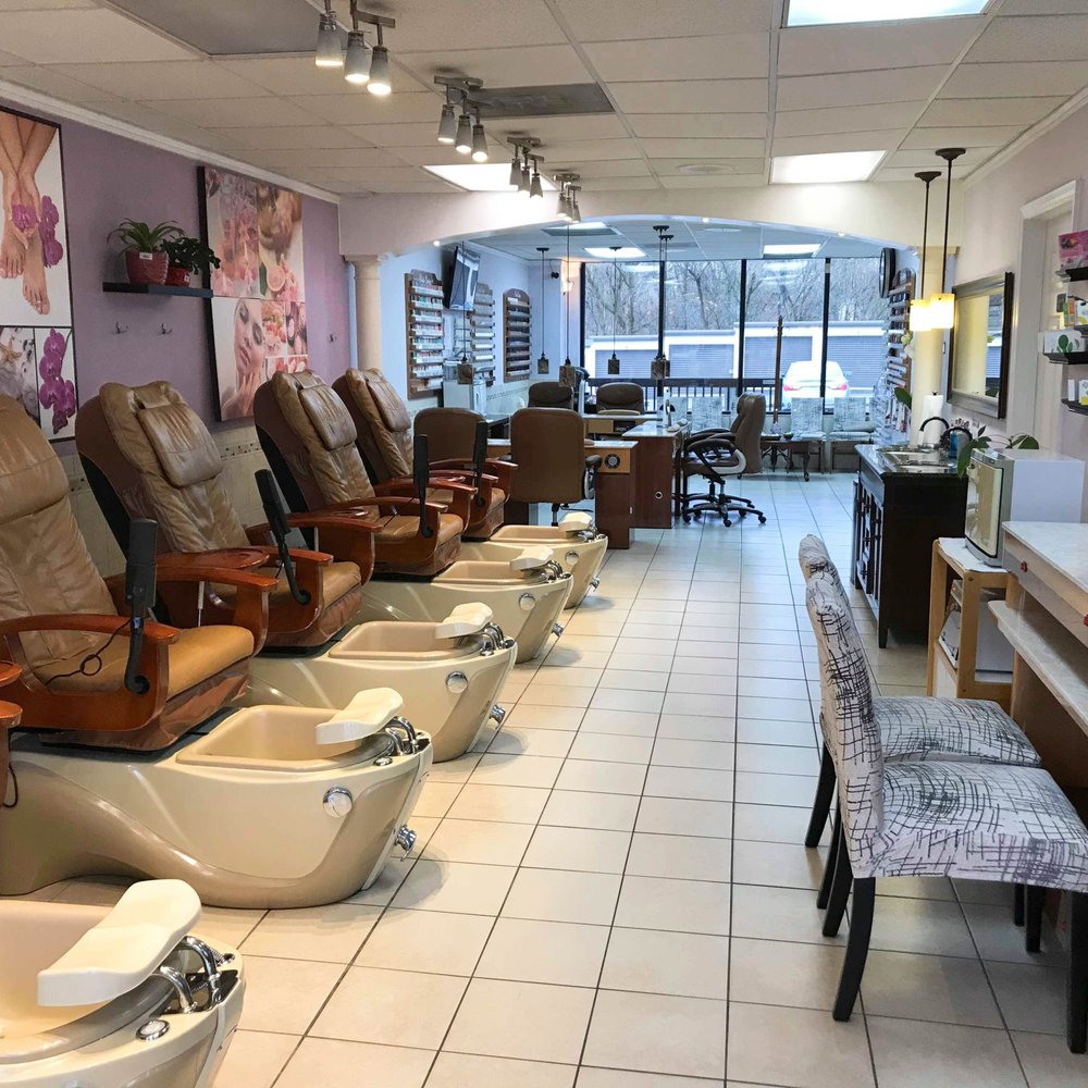 TD NAILS & SPA - 33 Photos & 28 Reviews - 207 S Princess St ...