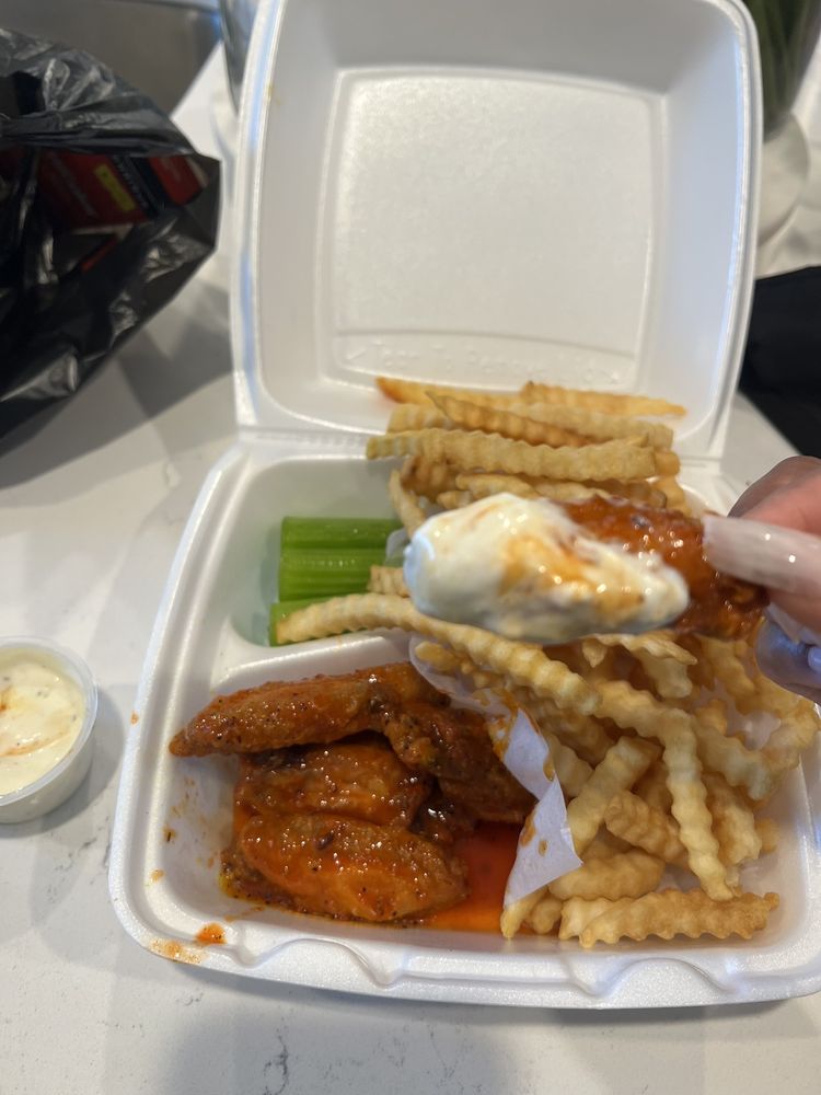 AMERICAN DELI - Updated January 2026 - 34 Reviews - 145 Satellite Blvd ...