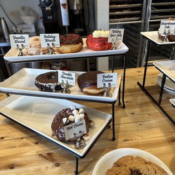 DEVIANT DONUTS - Updated July 2024 - 461 Photos & 186 Reviews - 27 ...