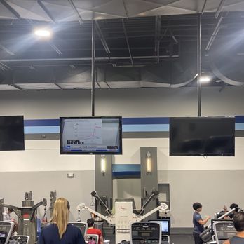 CRUNCH FITNESS - PARAMUS - Updated August 2025 - 70 Photos & 107 ...